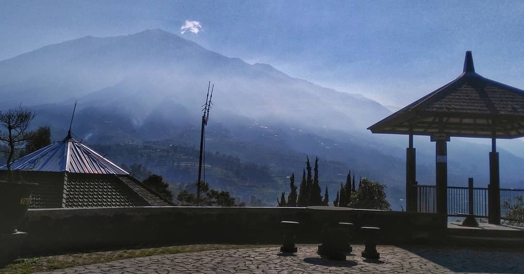 Ketep Pass, Pemandangan Gunung Kembar Dalam Satu Titik ...