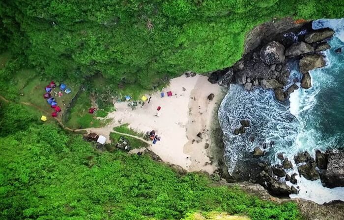 Pantai Wohkudu, Keindahan Tersembunyi Diantara 2 Tebing