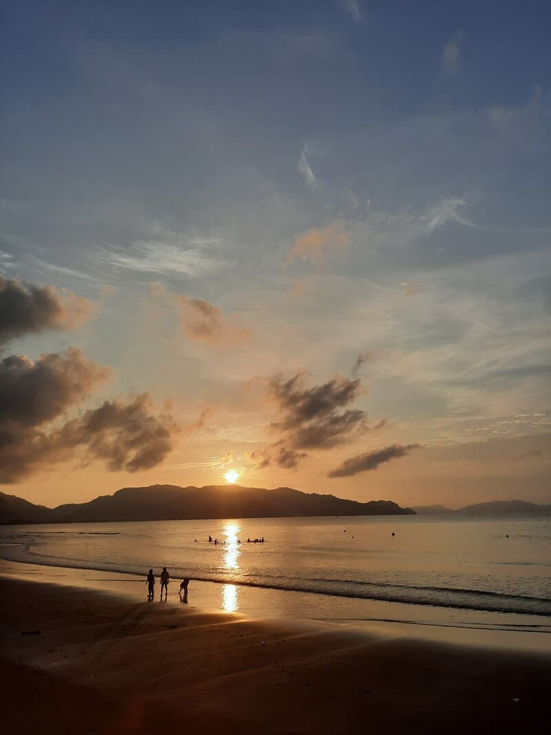 Pantai Ulee Lheue, Keindahan Pantai Aceh Yang Bersejarah ...