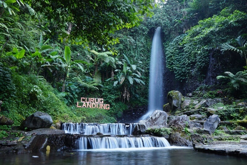 Curug Landung Dan Jurang Landung Palutungan Kuningan, Spot Selfie Yang ...