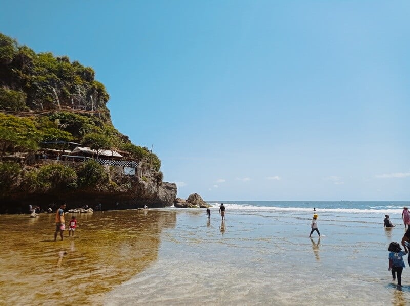 Pantai Nguyahan, Pantai Gunung Kidul Yang Minimalis Dan Indah ...