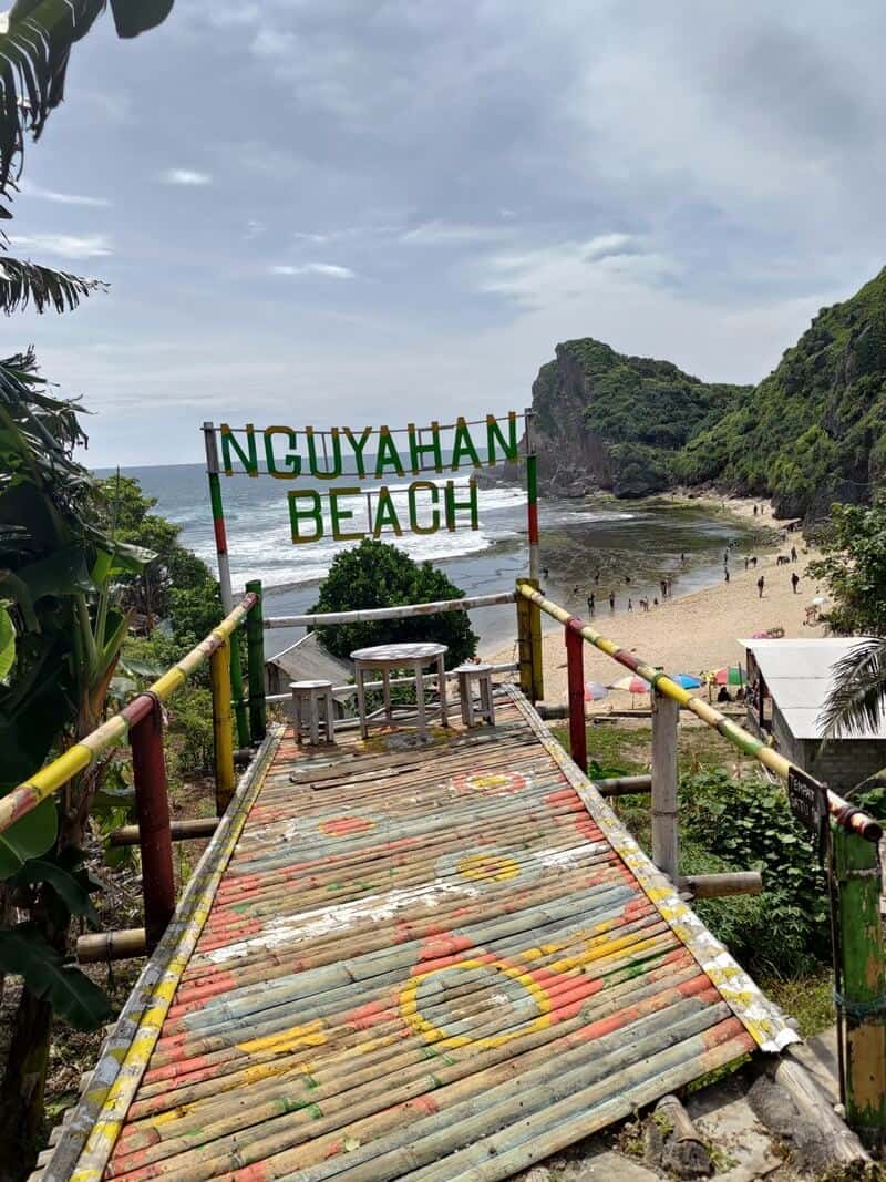 Pantai Nguyahan, Pantai Gunung Kidul Yang Minimalis Dan Indah ...