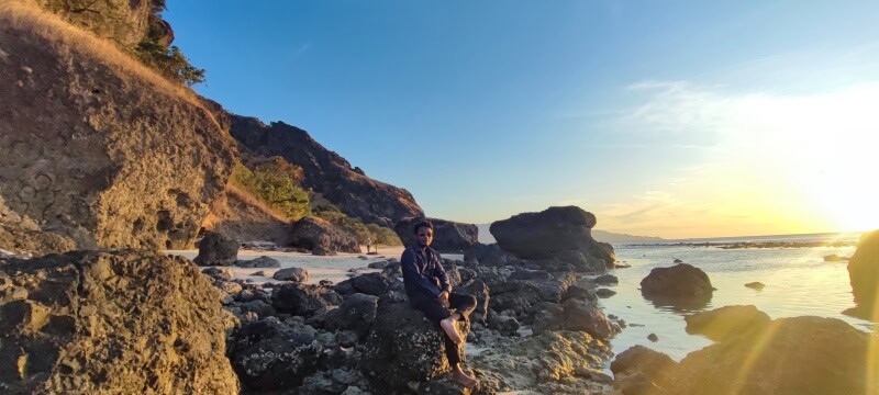 Pantai Tanjung Bastian, Simfoni Alam Di Kota Kecil Wini ...