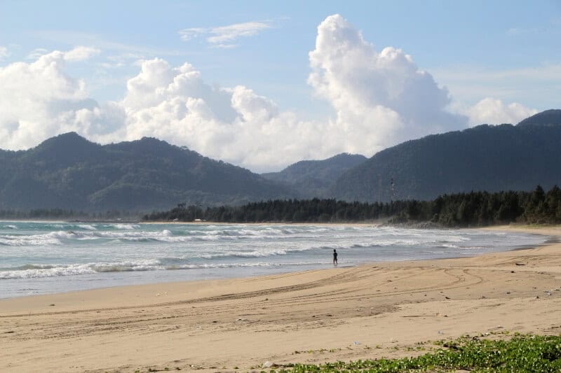 Pantai Lhoknga, Spot Surfing Terbaik Di Aceh Besar – NativeIndonesia.com