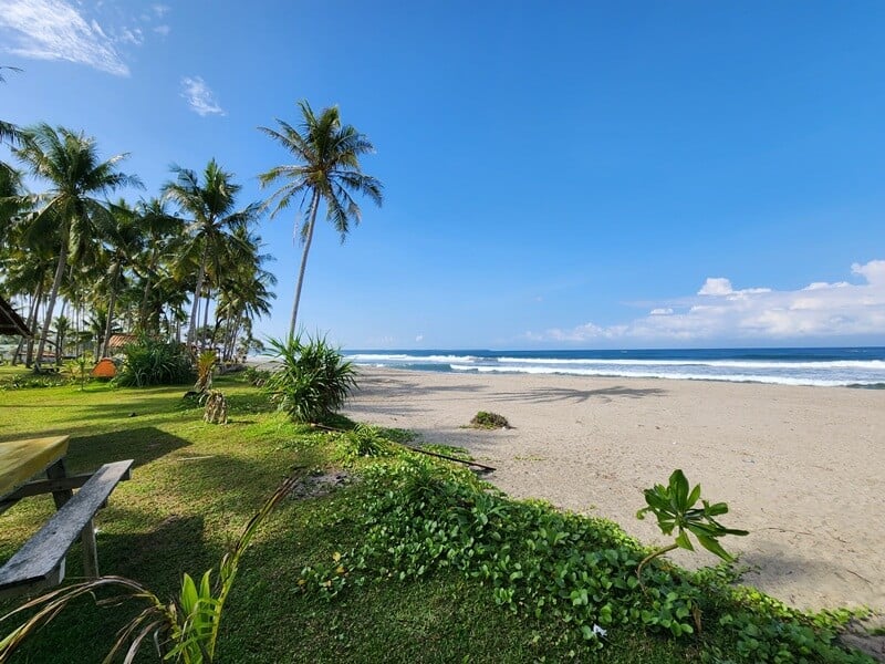 Pantai Krui, Keindahan Pantai Dengan Ombaknya Yang Cantik ...