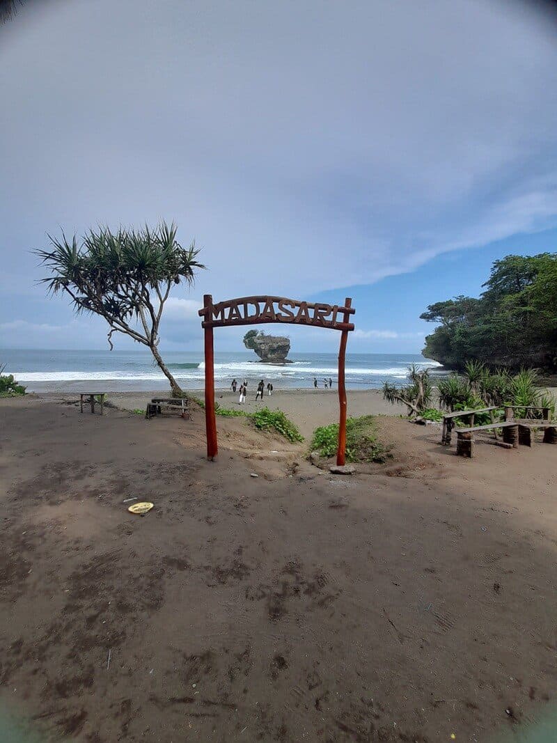 Pantai Madasari, Spot Camping Hits di Pangandaran – NativeIndonesia.com