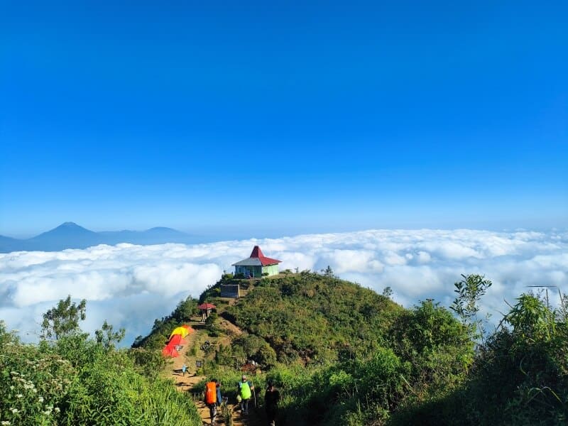 Gunung Andong, Puncak Keindahan Yang Berbalut Misteri – NativeIndonesia.com