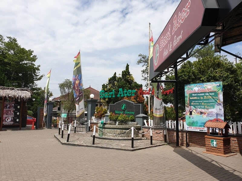 Sari Ater, Relaksasi Di Pemandian Air Panas Terbesar Di Jawa Barat ...