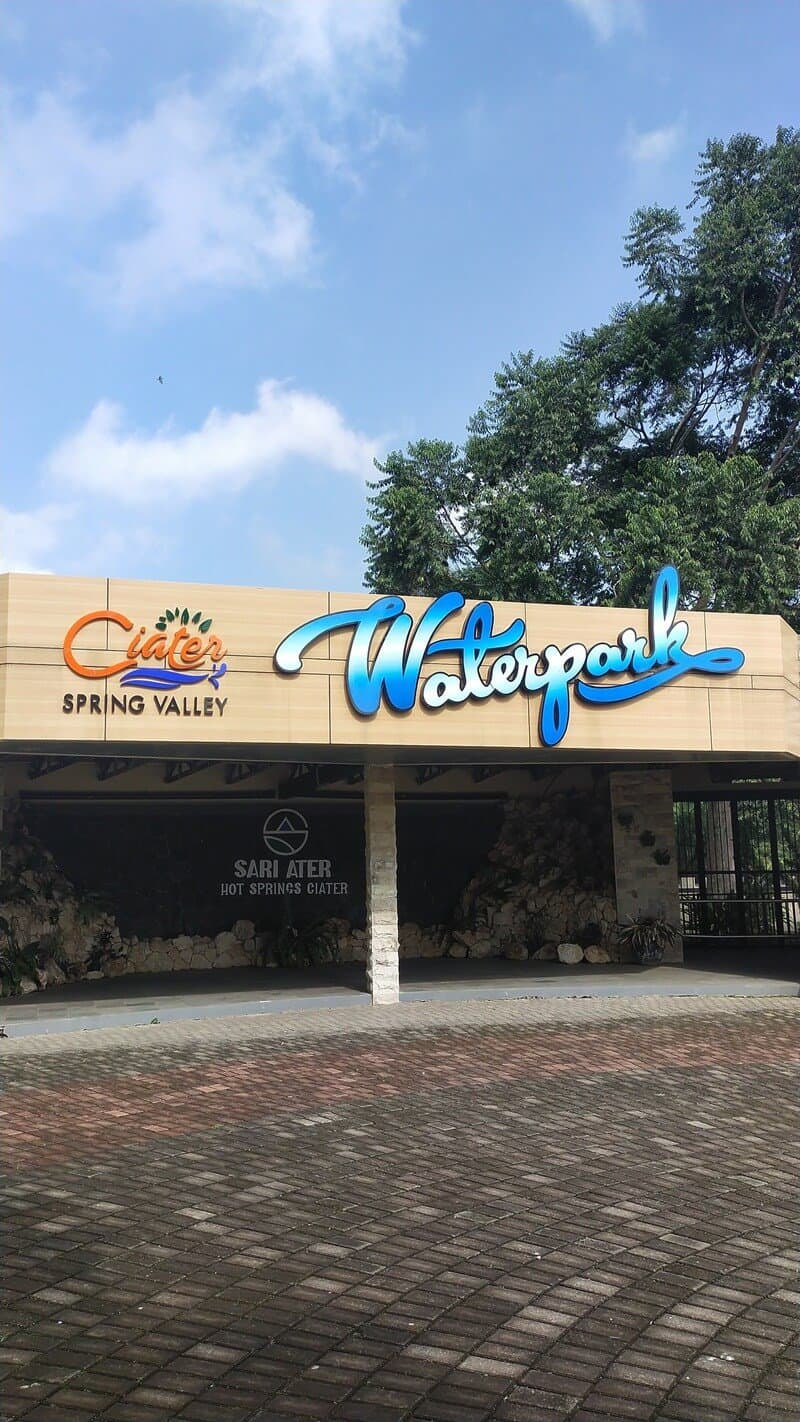 Sari Ater, Relaksasi Di Pemandian Air Panas Terbesar Di Jawa Barat ...