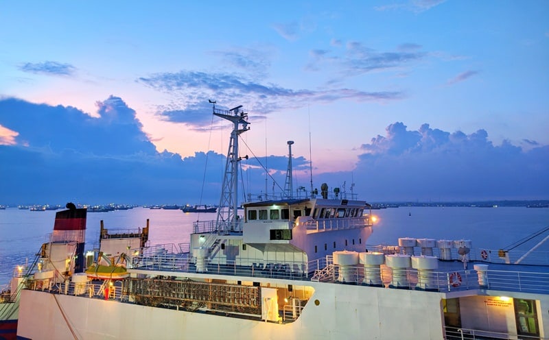 Surabaya North Quay, Sunset Point View Dengan Hiasan Laut Biru