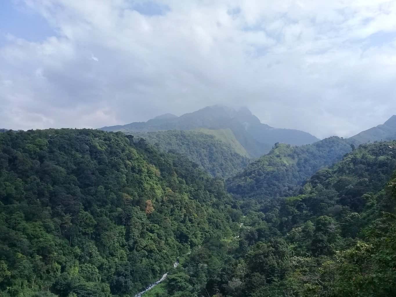 Goa Sigolo-Golo, Keindahan Panorama Alam dan Pegunungan yang Menawan ...