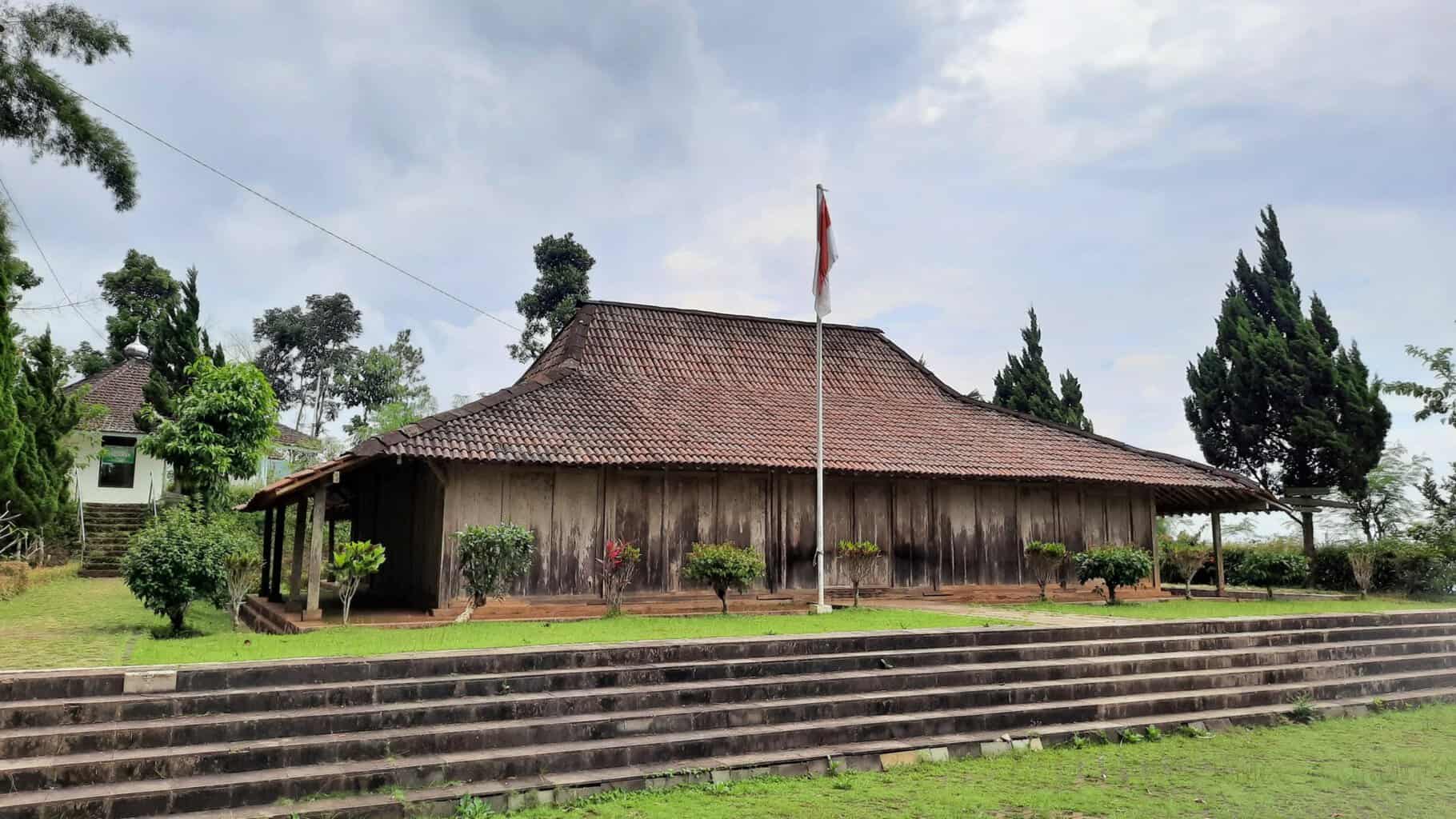 Monumen Jendral Sudirman, Rekreasi Sejarah di Pacitan, Jawa Timur ...