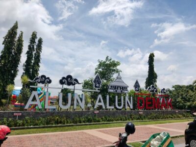 Alun-Alun Demak, Saksi Sejarah Masjid Agung Demak – NativeIndonesia.com