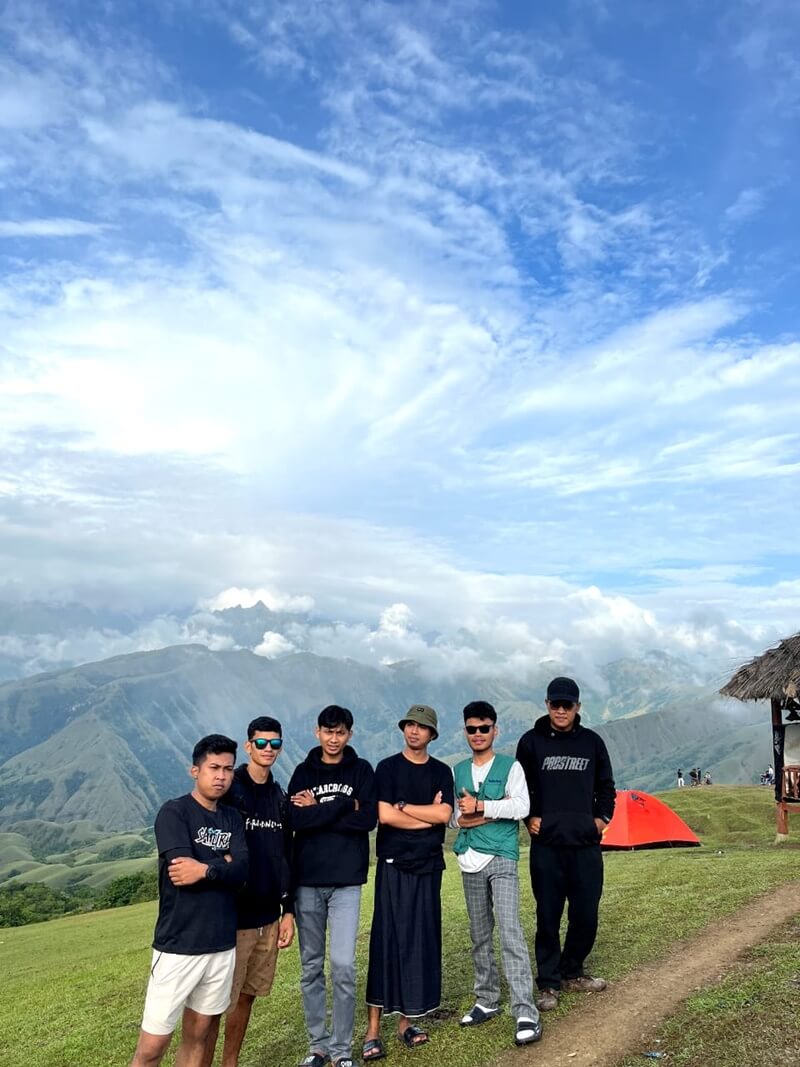 Tebing Romantis, Savana Cantik dan Bukit Teletubies Di Tana Toraja ...