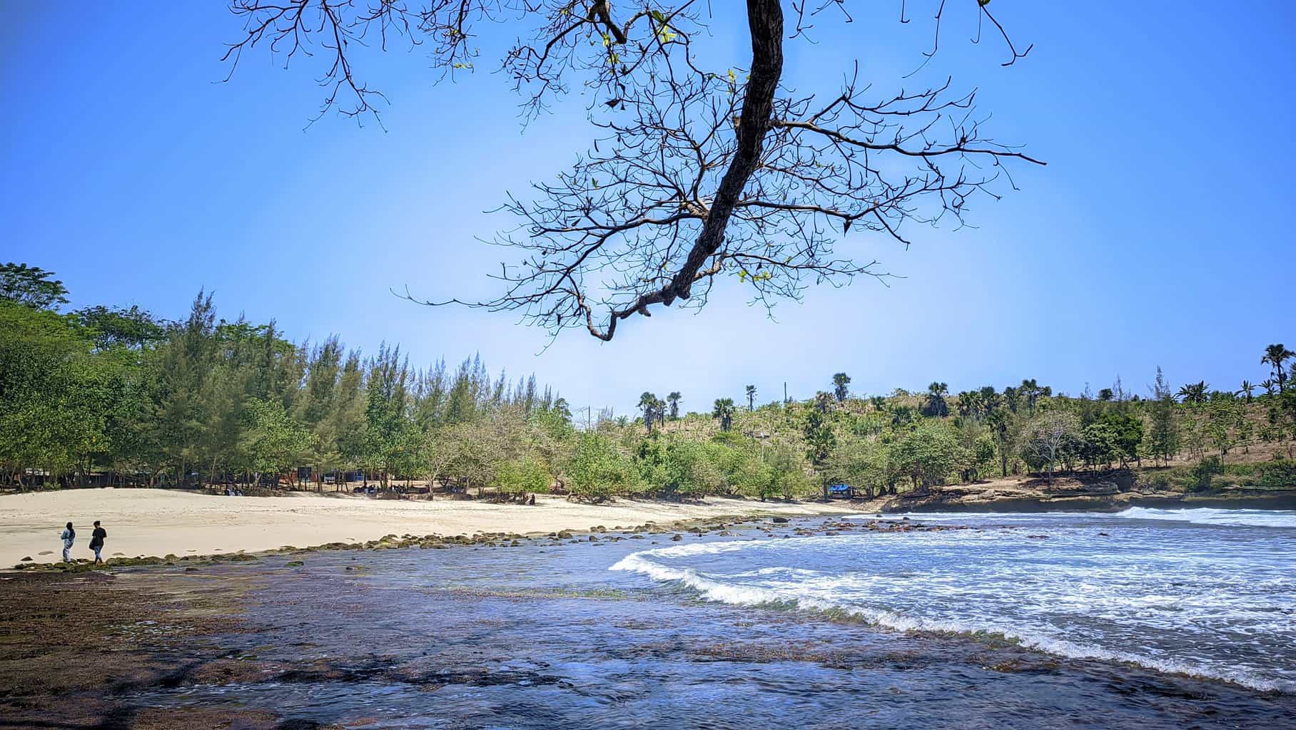 Hamparan Pasir Putih dan Sunset Menawan di Pantai Coro Tulungagung ...