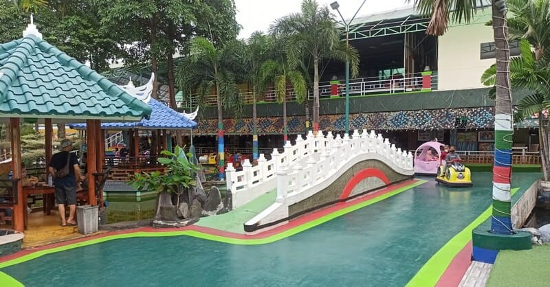 Rainbow Garden Bekasi, Tiket Masuknya Murah Anak Happy ...