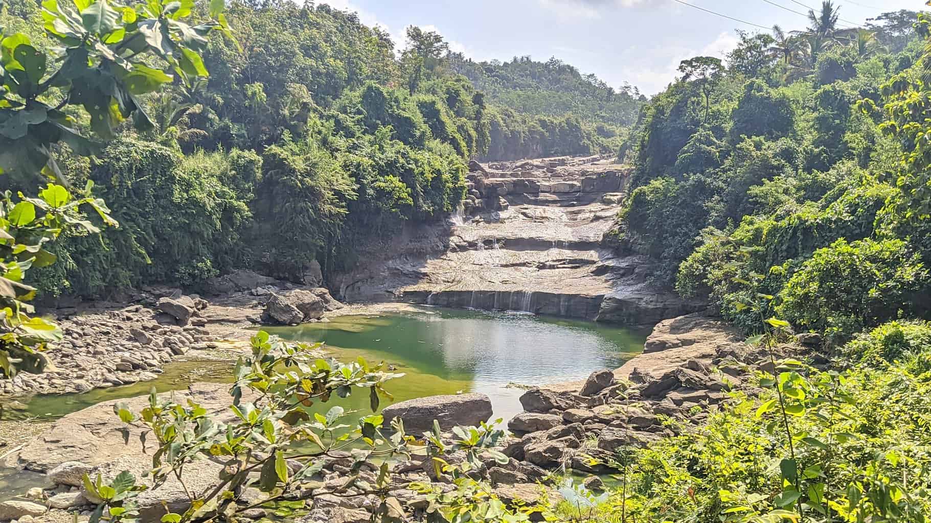 Pantai Niyama Tulungagung, Pemandangan Hamparan Pasir Putih yang Luas ...