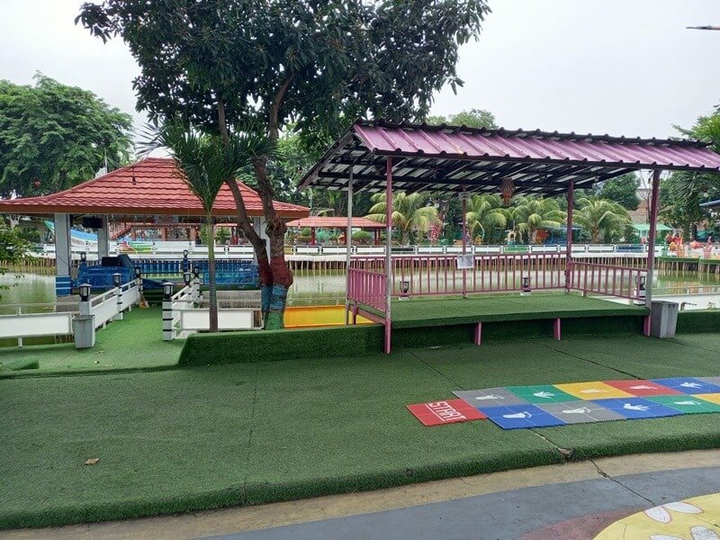Rainbow Alamanda, Wisata Malam Untuk Keluarga di Bekasi ...