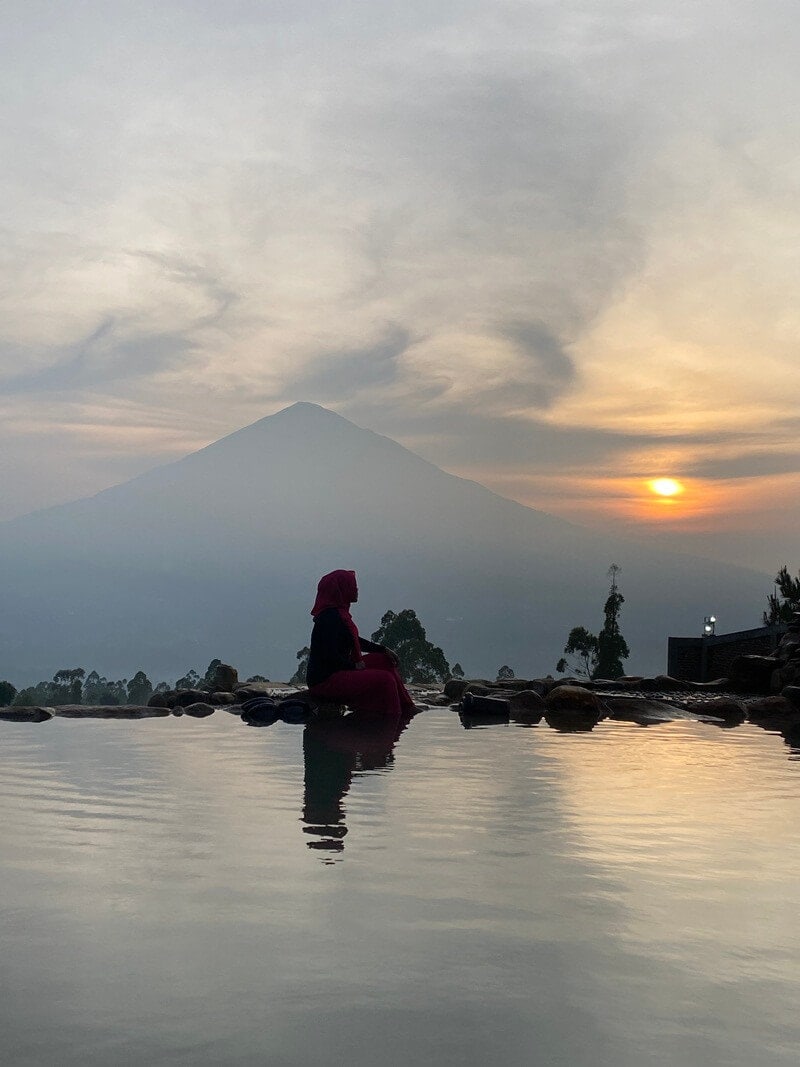 Agrowisata Tepas Papandayan, Infinity Pool Dengan View Gunung Cikuray ...