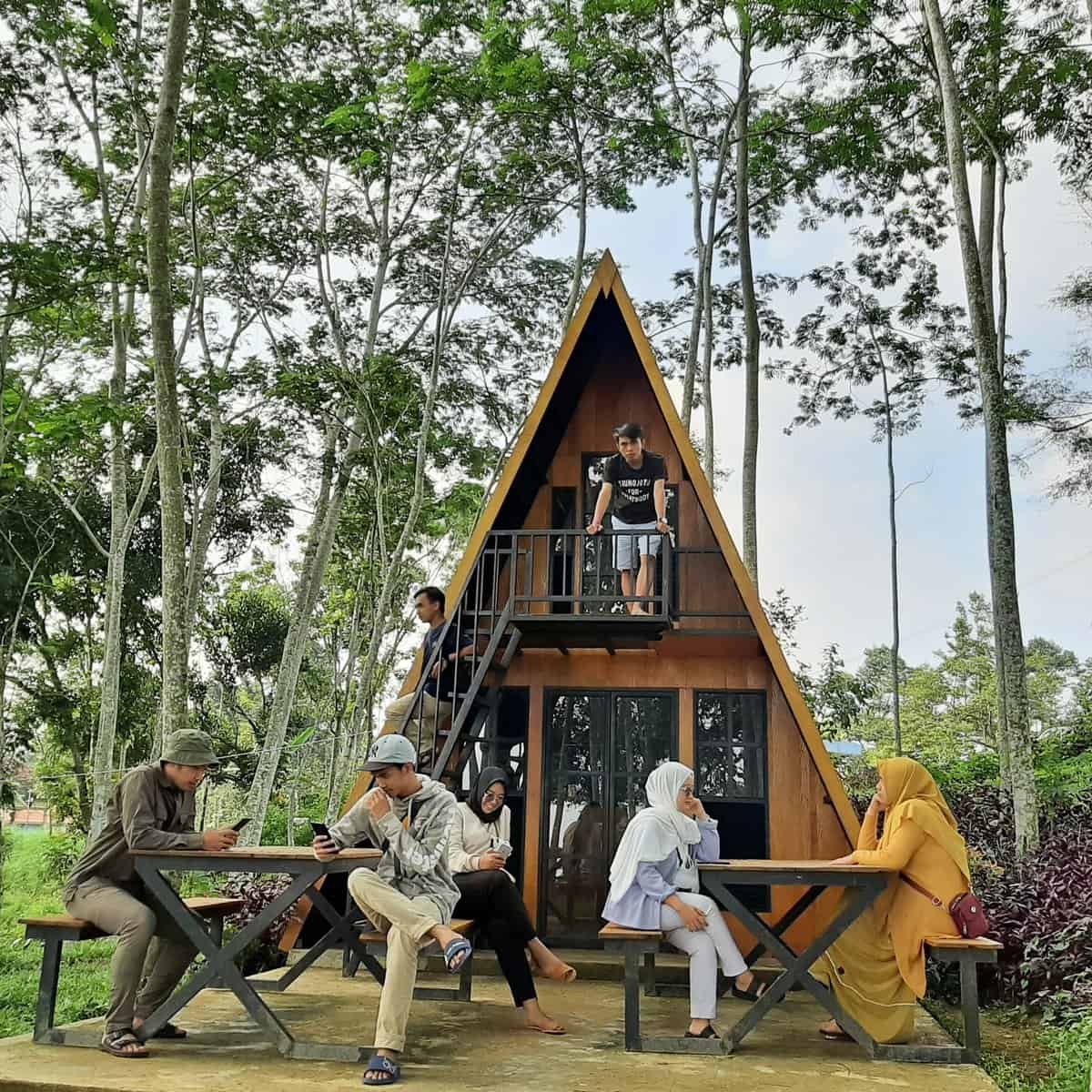 Puncak Ratu, Wisata Alam Perbukitan Menawan di Pamekasan ...