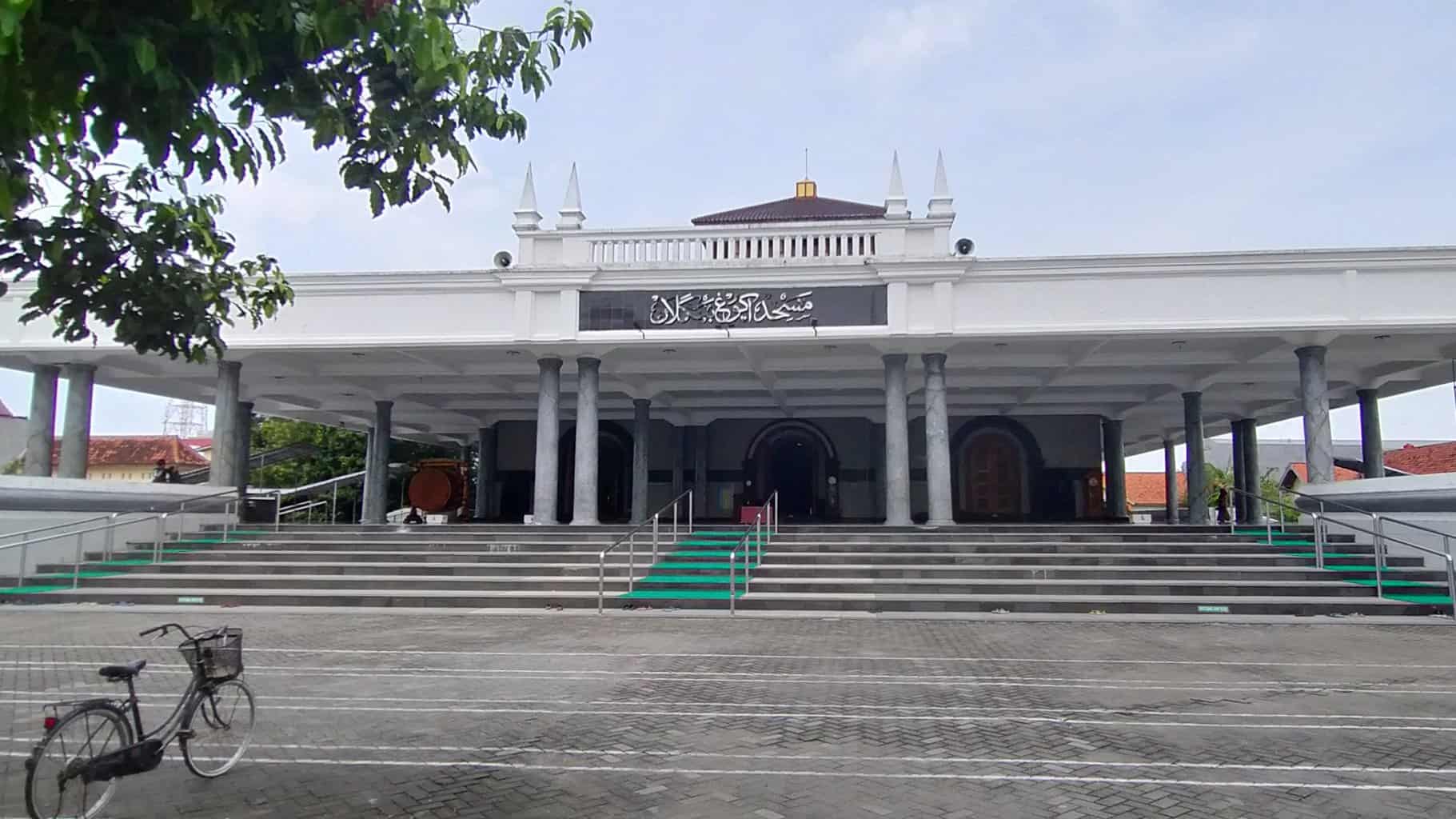 Masjid Agung Bangkalan, Salah Satu Masjid Terbesar dan Tertua di ...