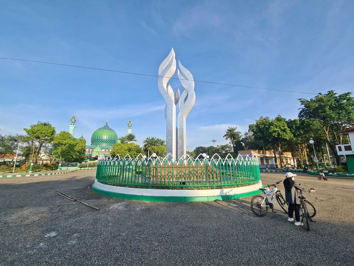 Alun-Alun dan Monumen Arek Lancor Pamekasan Jawa Timur ...