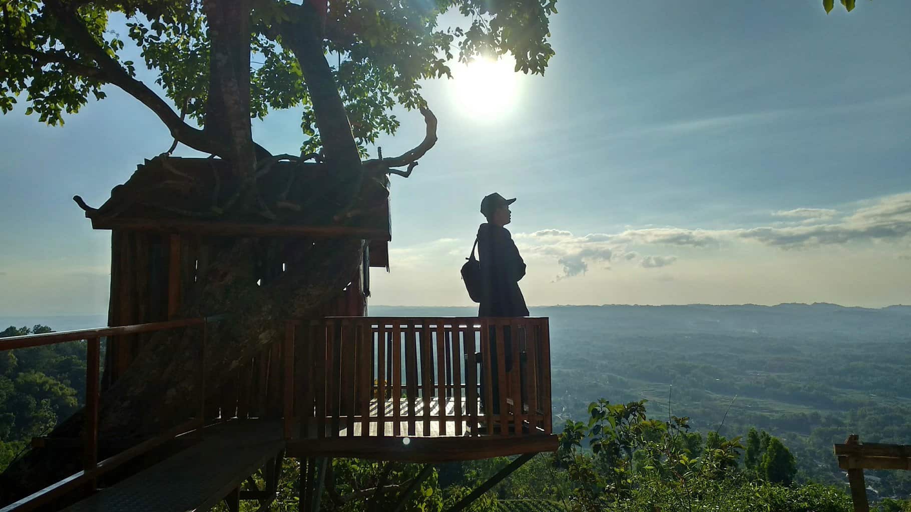 Puncak Ratu, Wisata Alam Perbukitan Menawan di Pamekasan ...