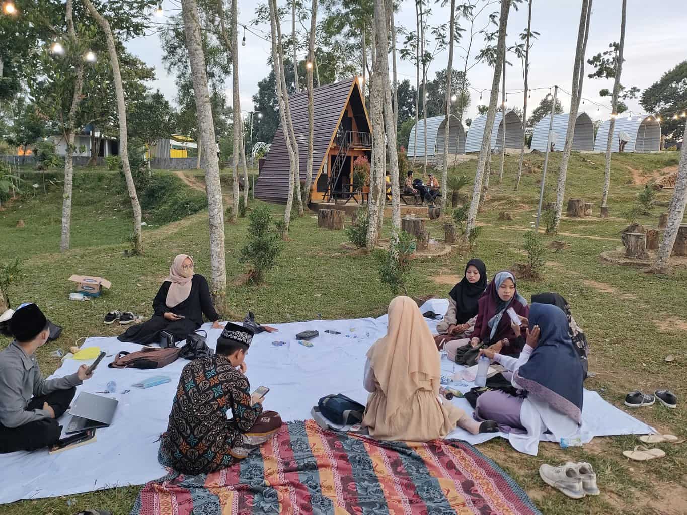 Puncak Ratu, Wisata Alam Perbukitan Menawan di Pamekasan ...