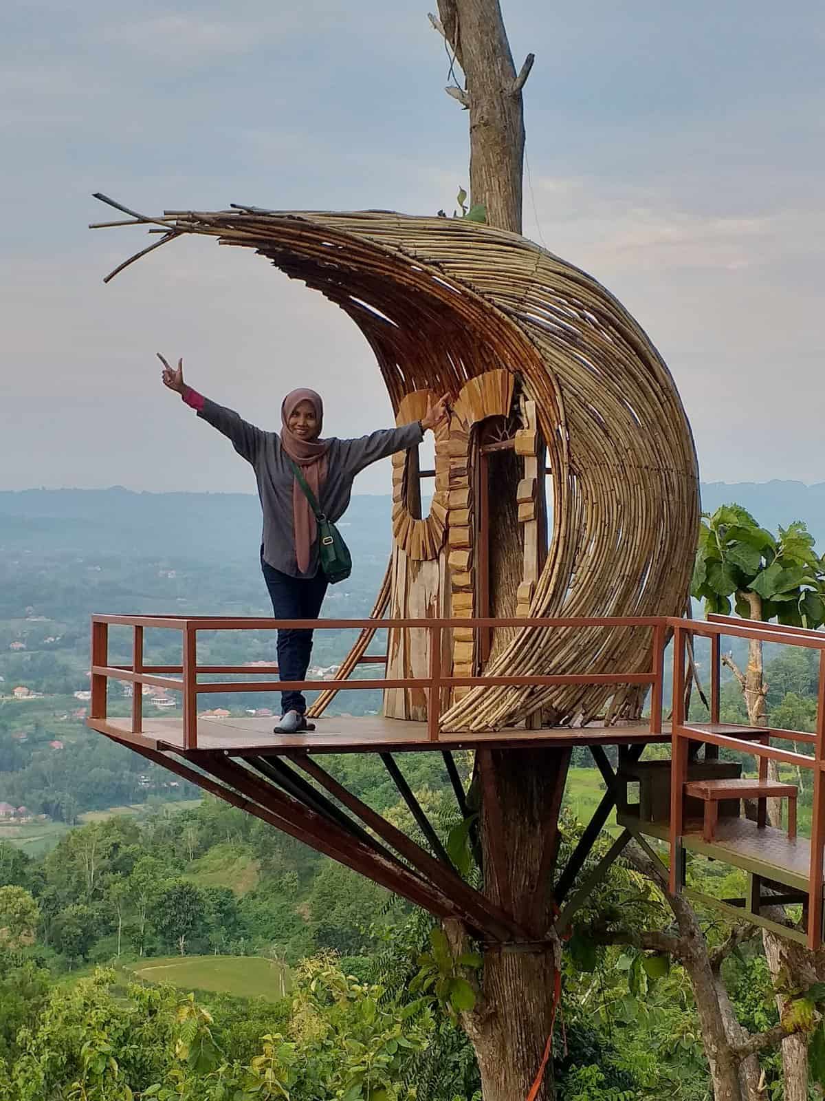 Puncak Ratu, Wisata Alam Perbukitan Menawan di Pamekasan ...