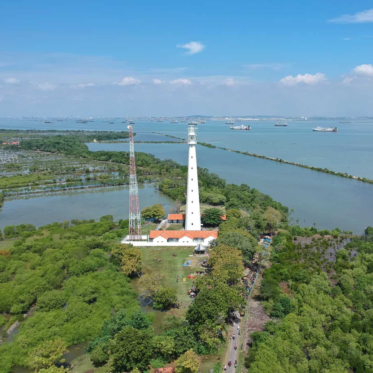 Mercusuar Sembilangan, Wisata Alam Bersejarah di Bangkalan ...
