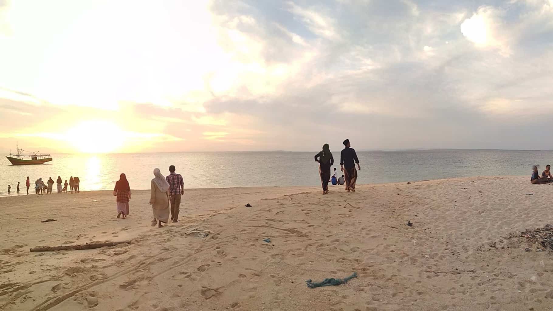 Sejuta Pesona Wisata di Pulau Mandangin Sampang Madura Jawa Timur ...