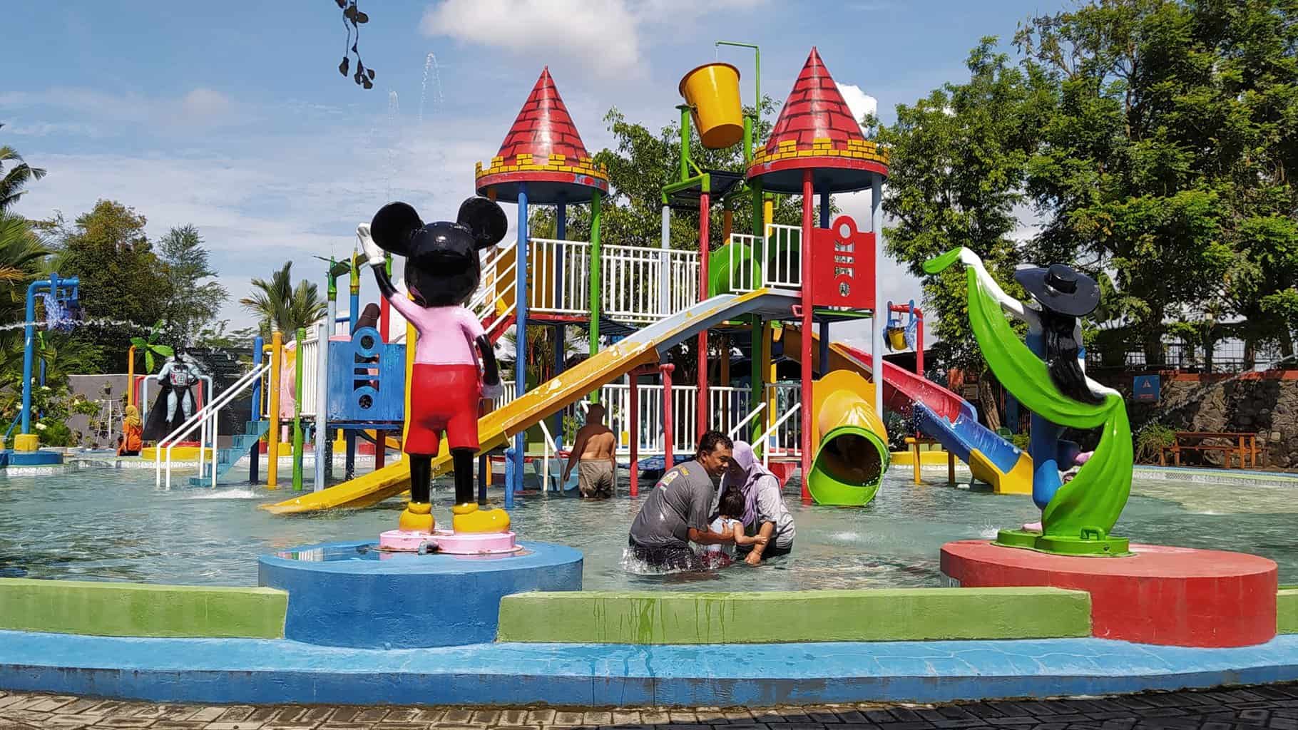 Satu Lokasi Beragam Wahana Wisata Tersaji, Dira Kencong Shopping Centre ...