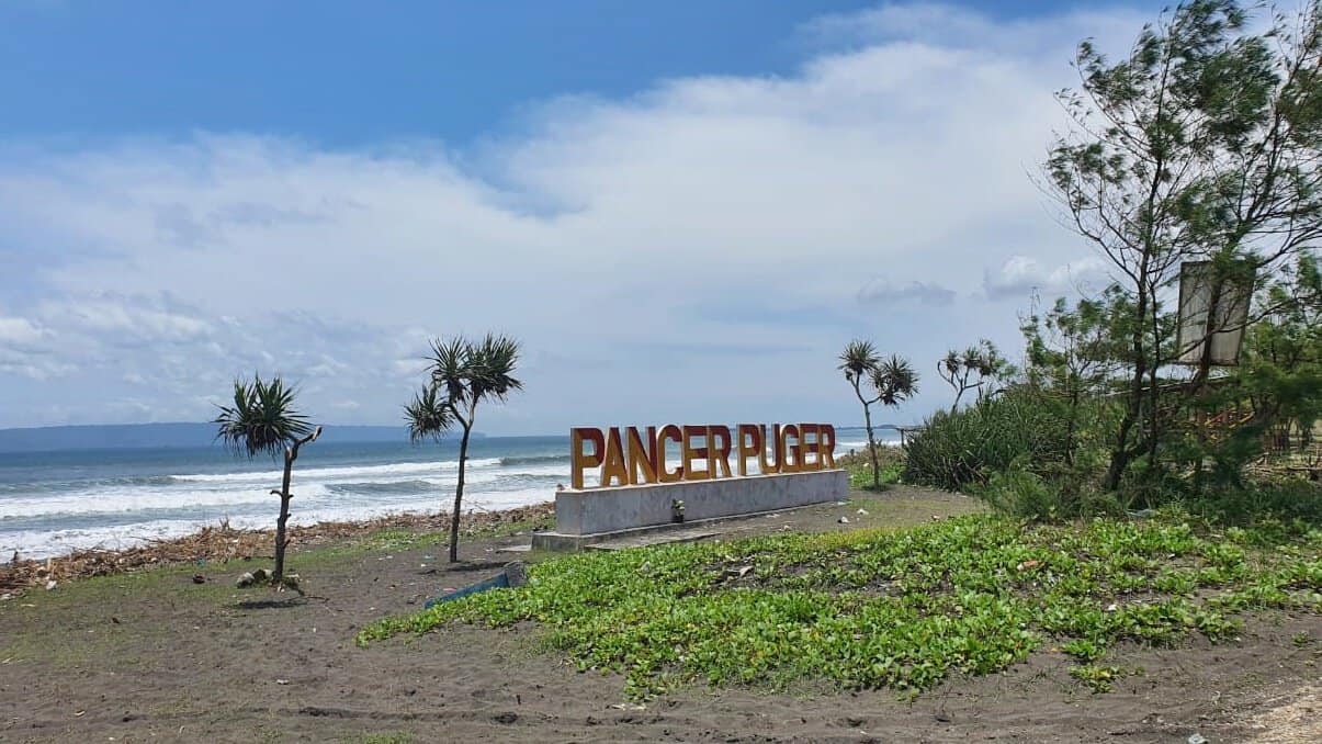 Sunset Menawan dan Spot Memancing di Pantai Pancer Puger Jember ...