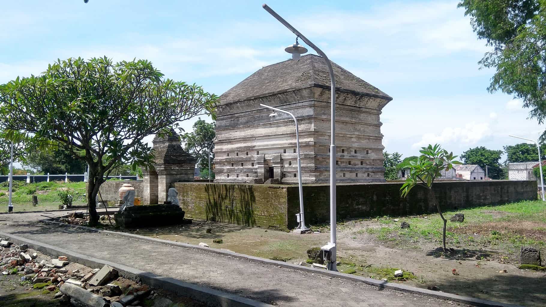 Makam Siti Fatimah Binti Maimun, Wisata Sejarah dan Religi di Gresik ...