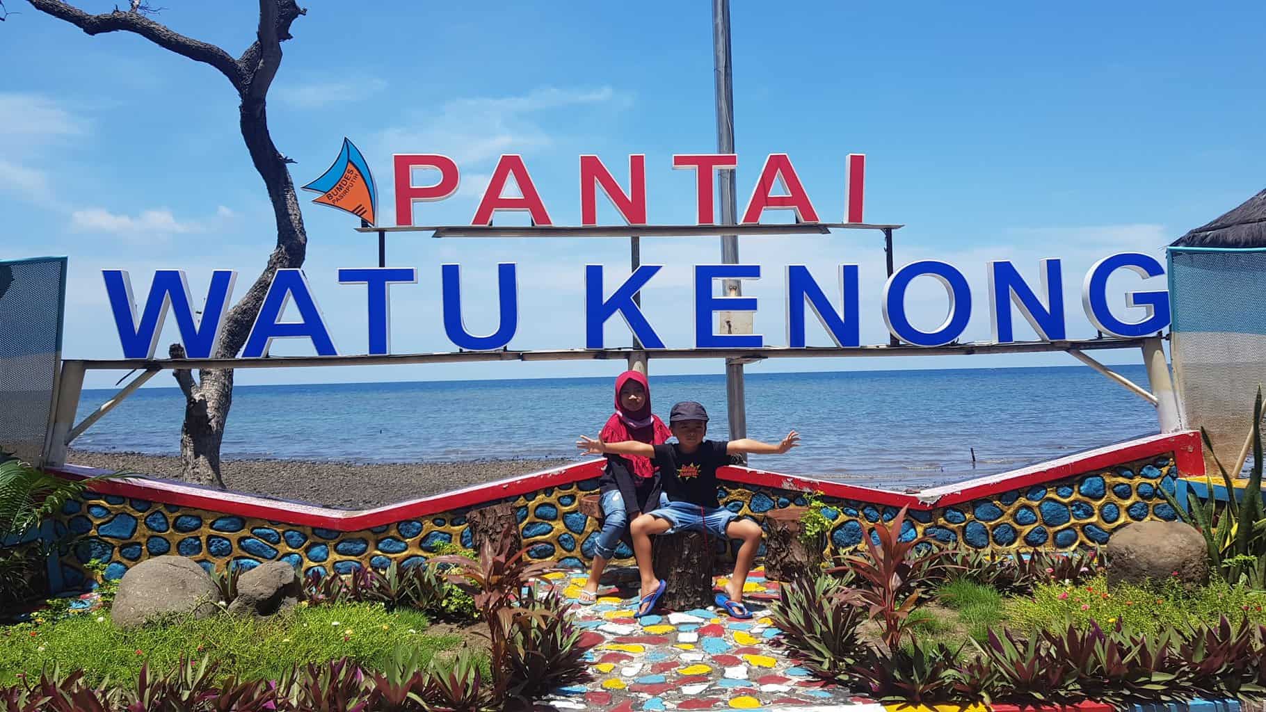 Pantai Watu Kenong, Objek Wisata Bahari di Situbondo Jawa Timur ...