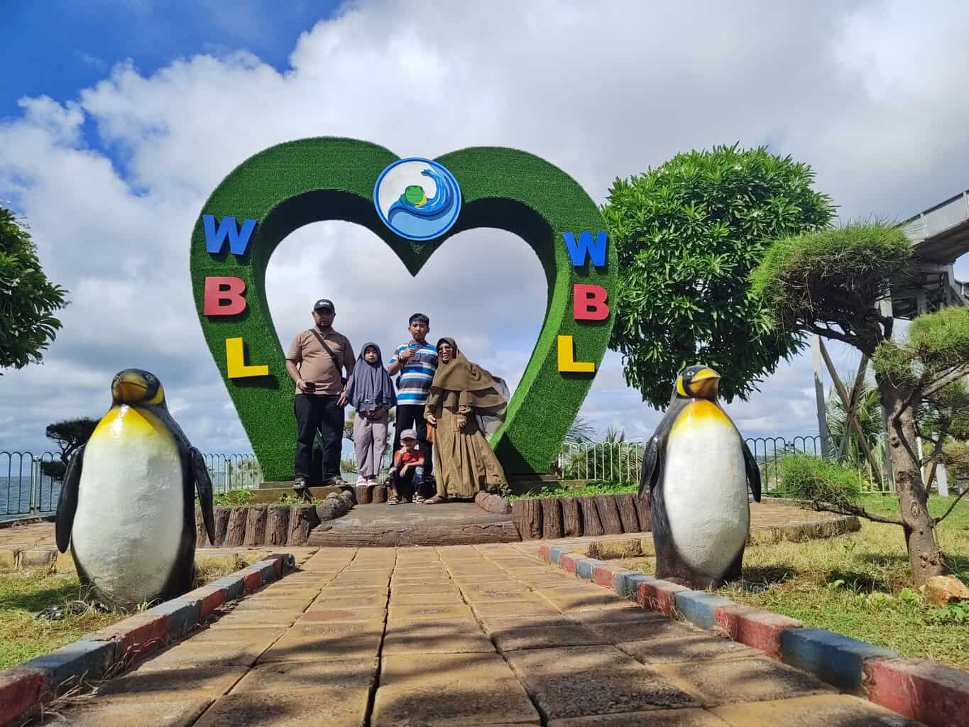 Wisata Bahari Lamongan (WBL), Destinasi Wisata Populer dengan Beragam ...