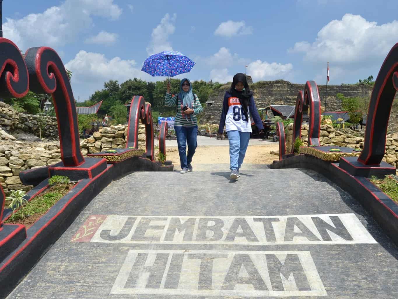Istana Gunung Mas 27, Wisata Alam Unik dan Menarik Bekas Tambang Kapur di Lamongan ...